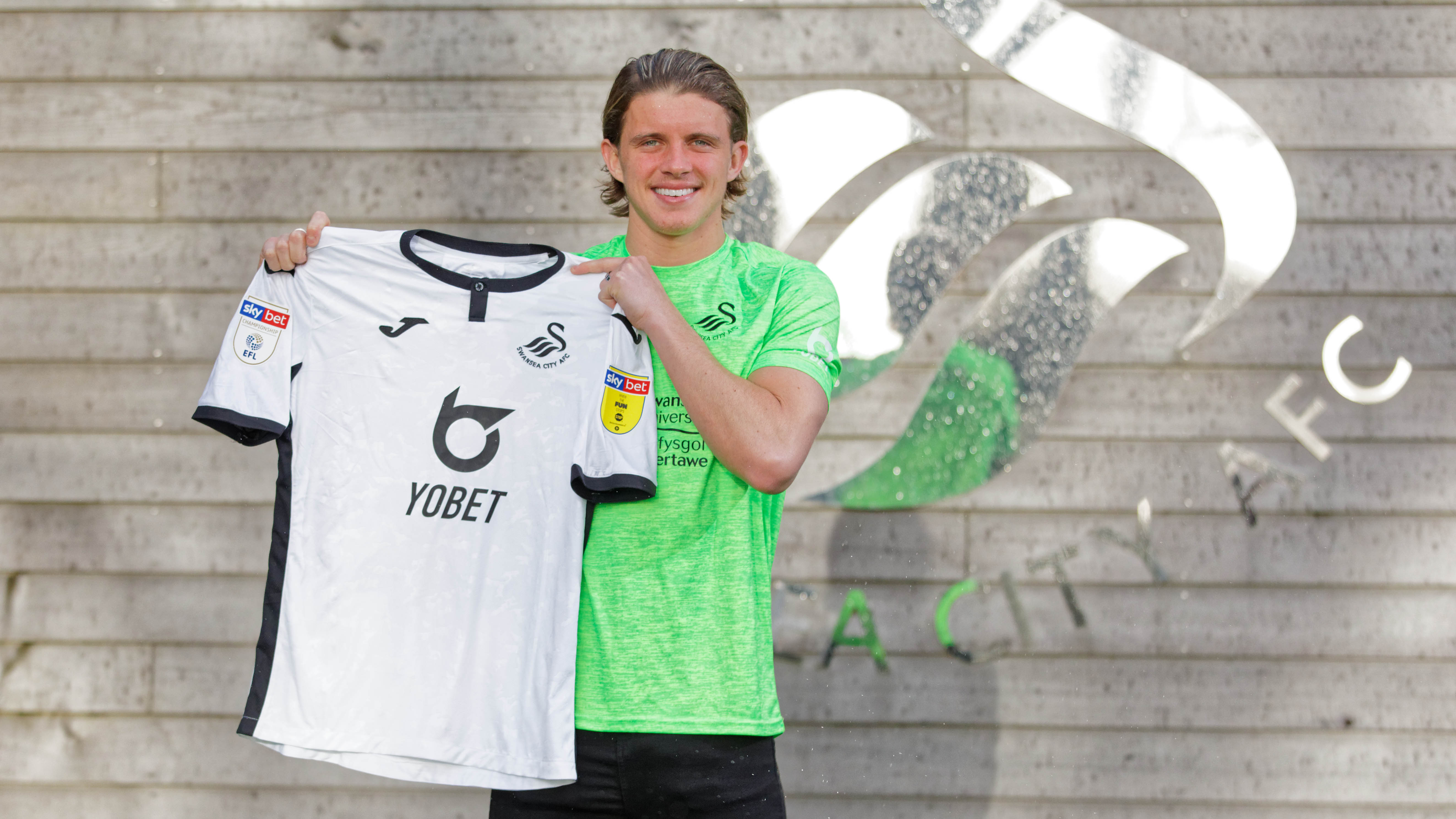 Win a shirt signed by Conor Gallagher | Swansea