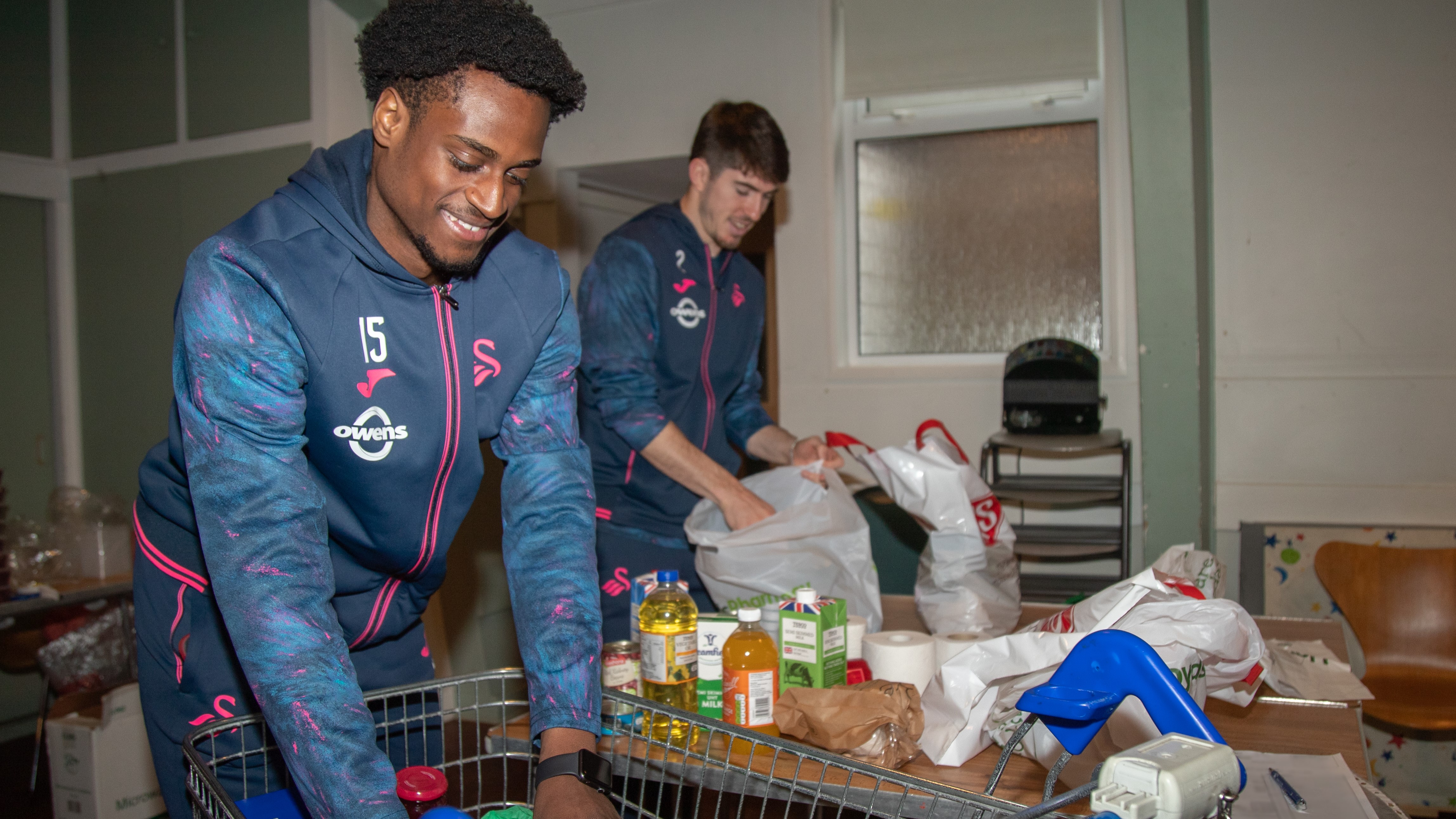 Christmas Week of Giving | Josh Key and Nathanael Ogbeta visit Sketty ...