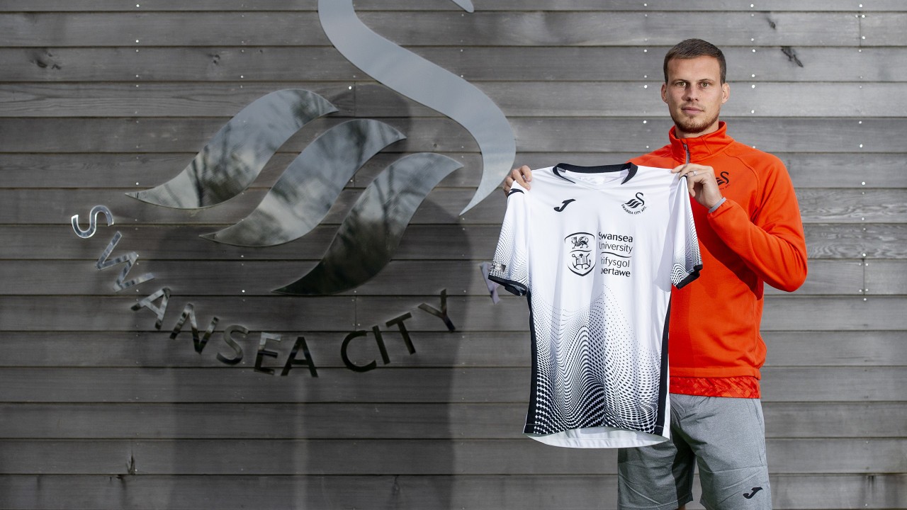 Swansea City seal signing of Ryan Bennett | Swansea