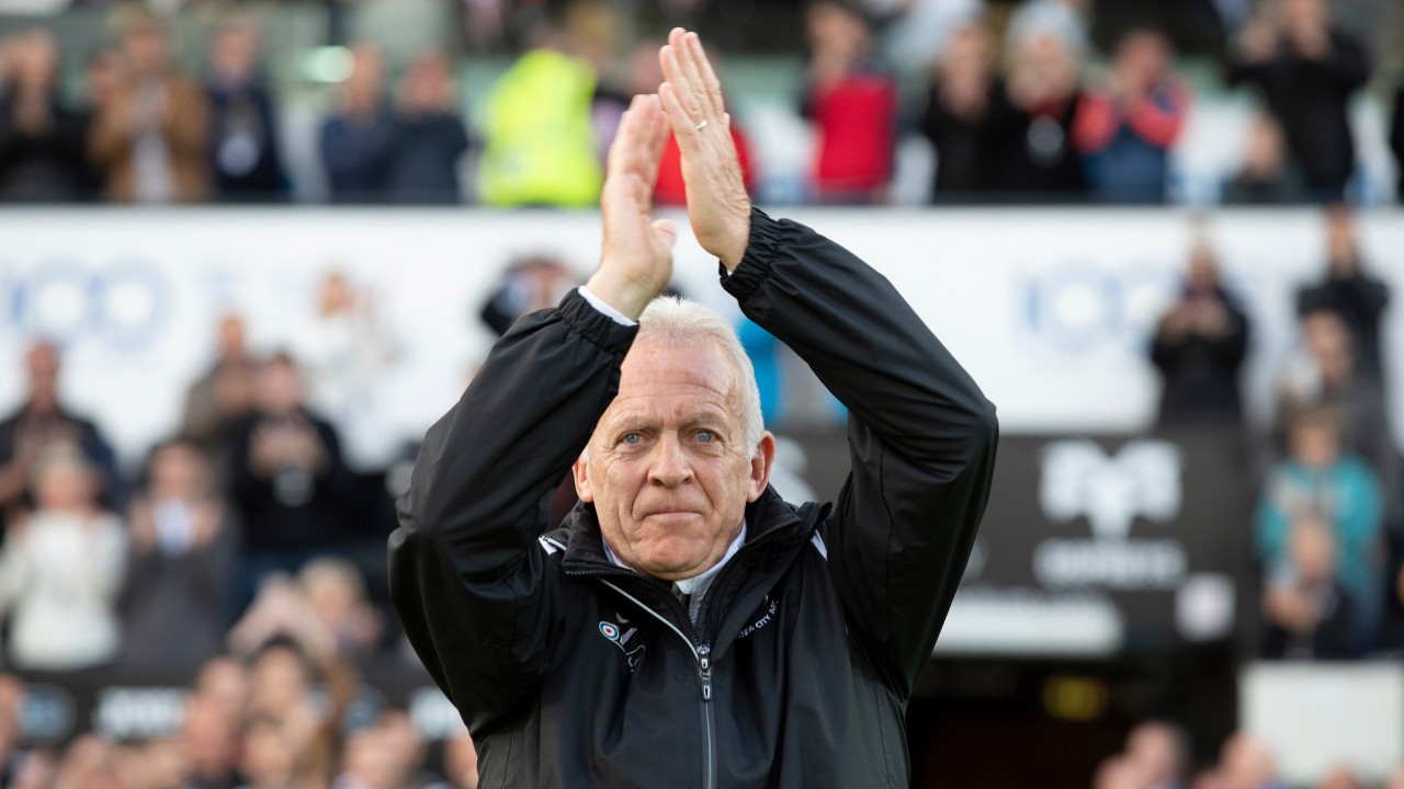 Alan Curtis pays glowing tribute to former Swansea City goalkeeper Dai ...