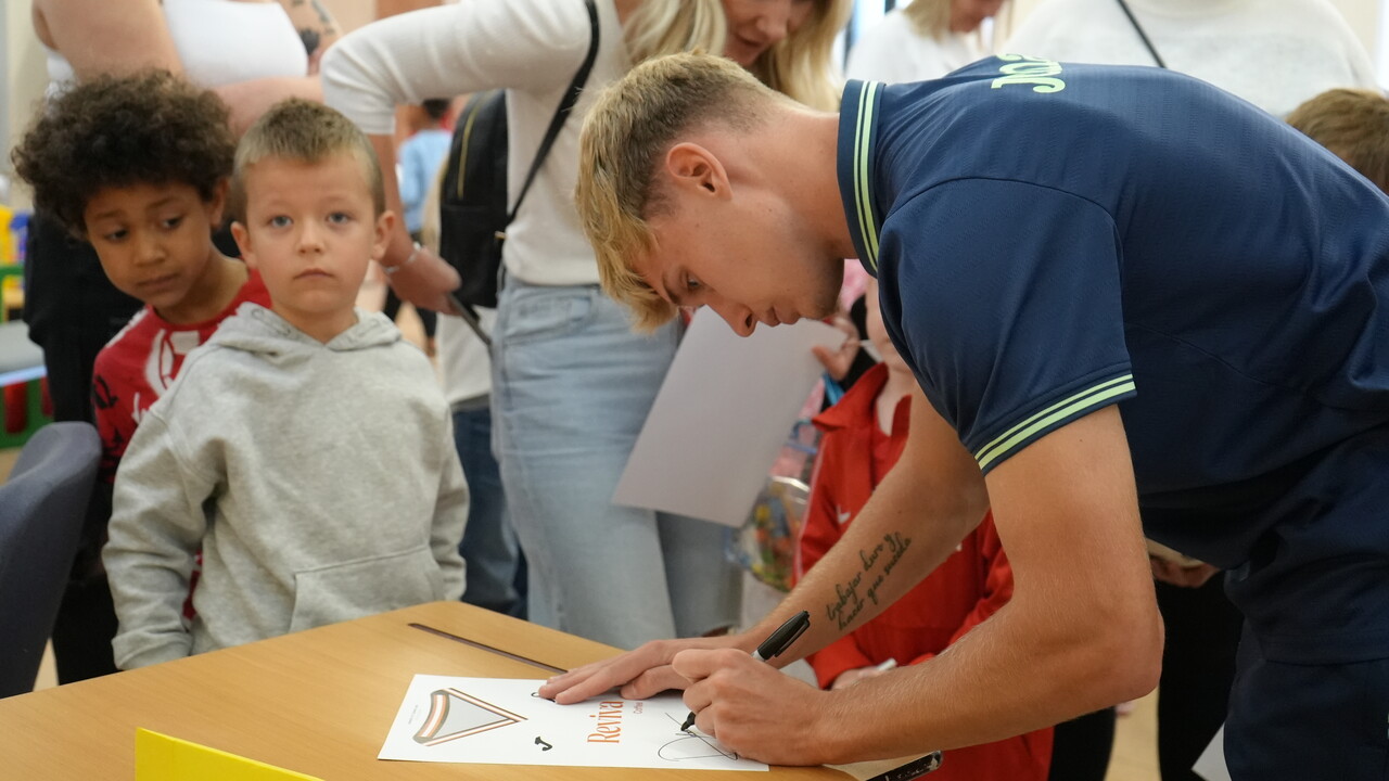 Sebastian Dabrowski visits local Swansea Polish School | Swansea
