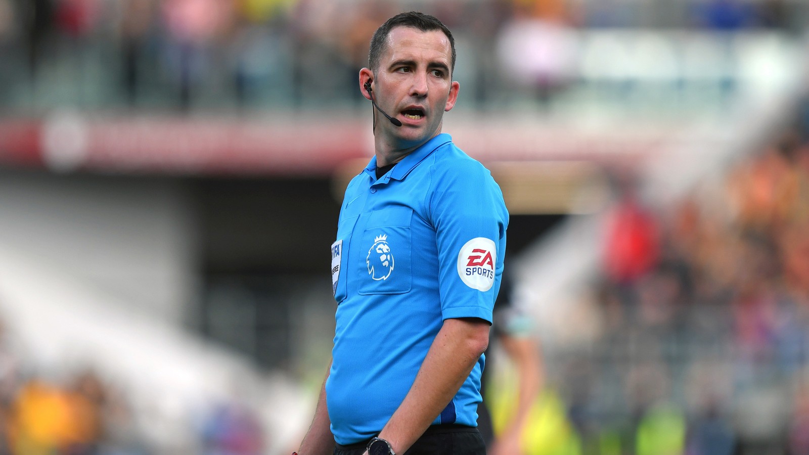 Man in the middle | Chris Kavanagh | Swansea