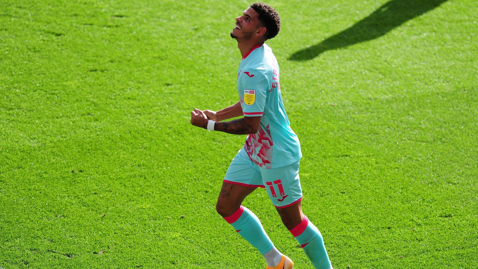 Class act Morgan Gibbs-White makes big impression on former Swan Des ...