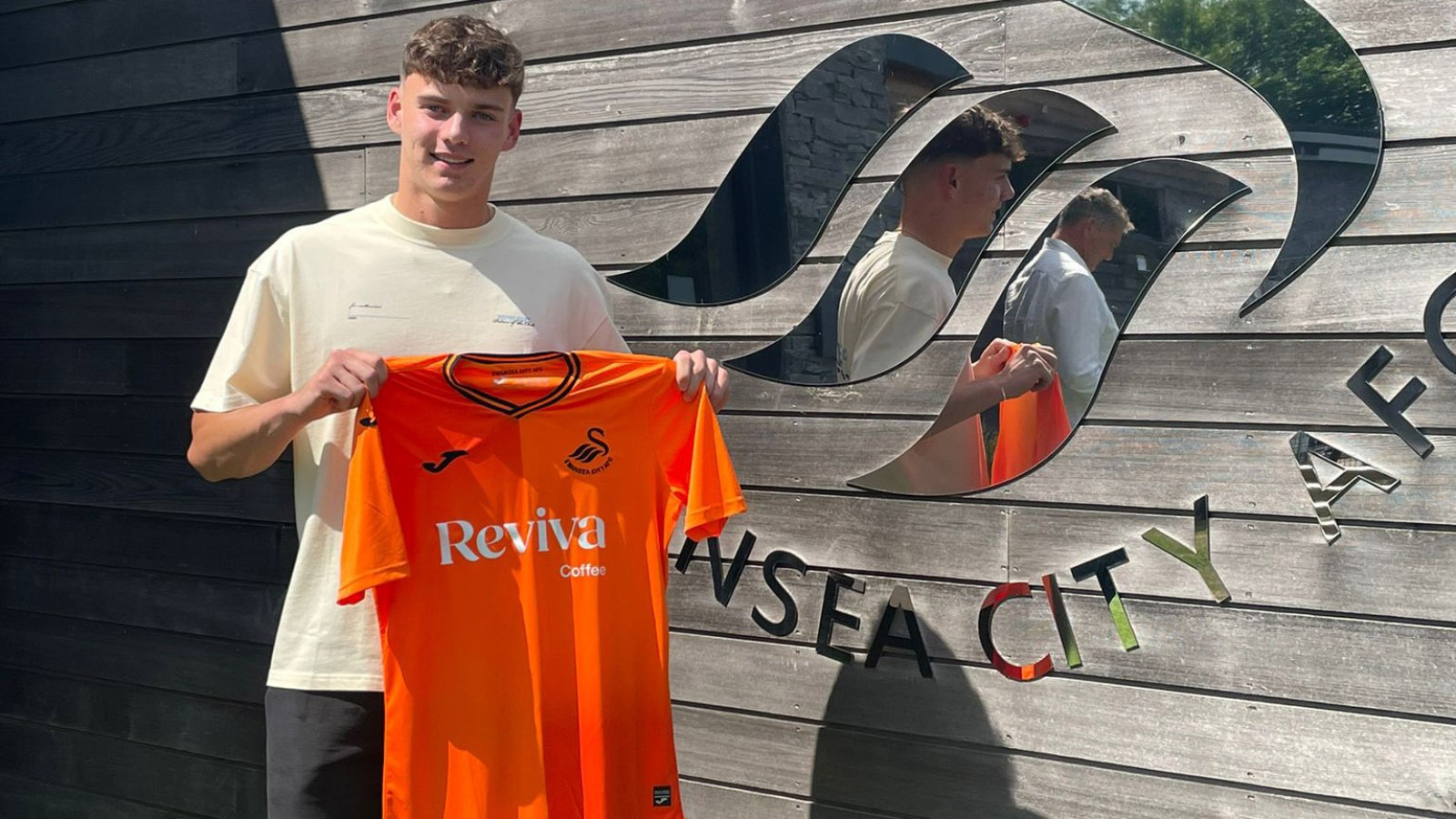 Goalkeeper Evan Watts signs Professional Contract at Swansea City | Swansea