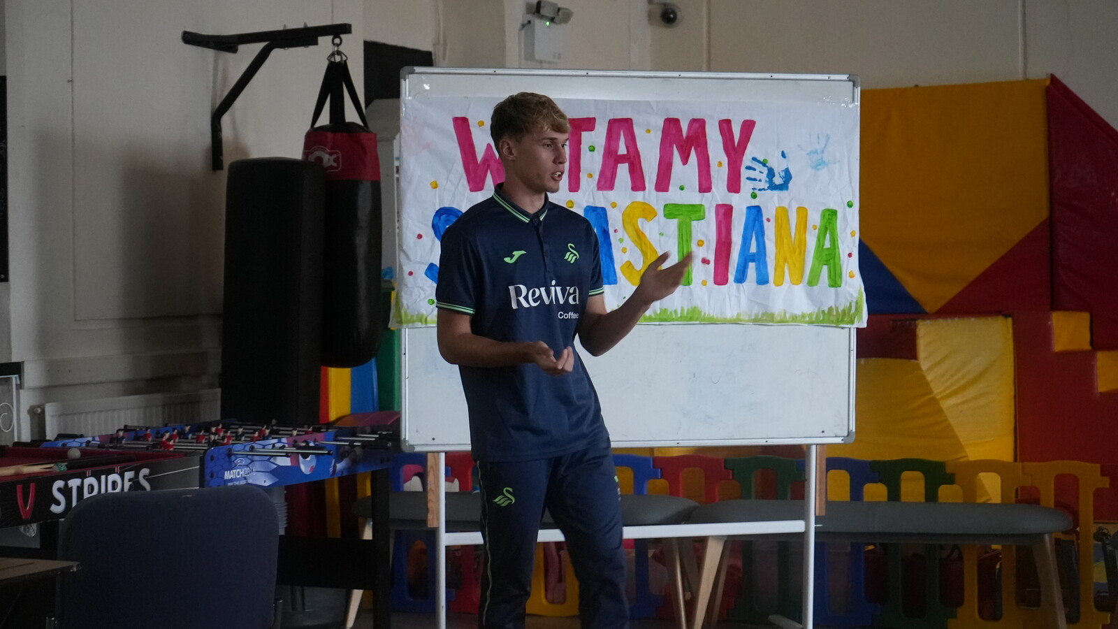 Sebastian Dabrowski visits local Swansea Polish School | Swansea