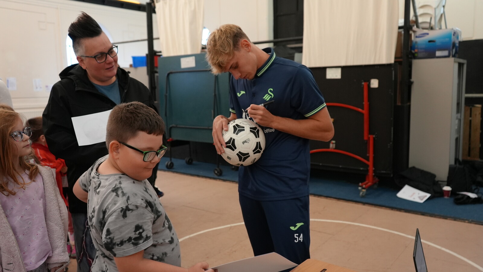 Sebastian Dabrowski visits local Swansea Polish School | Swansea
