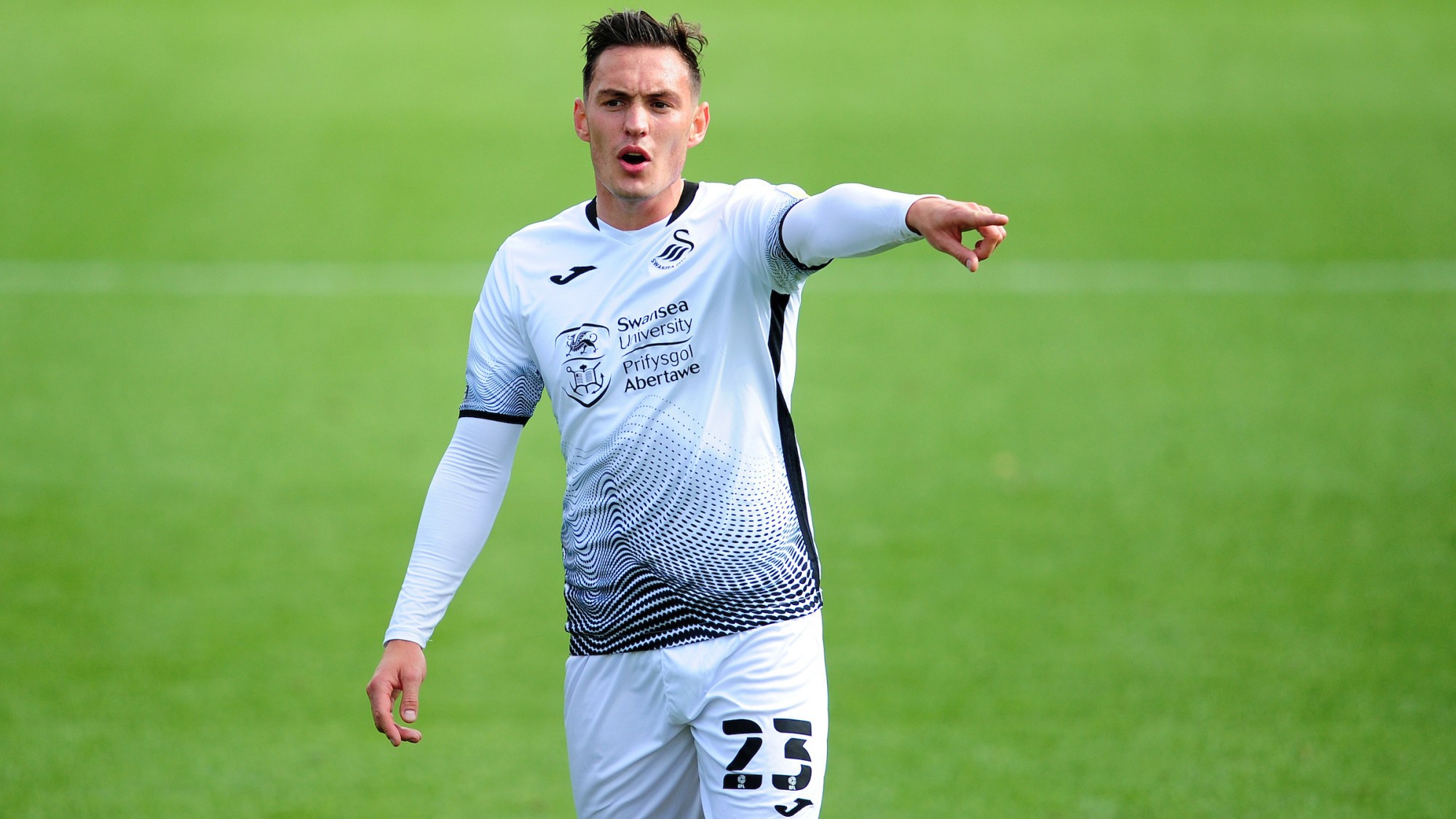 Connor Roberts hopes wing-backs can continue strong form | Swansea