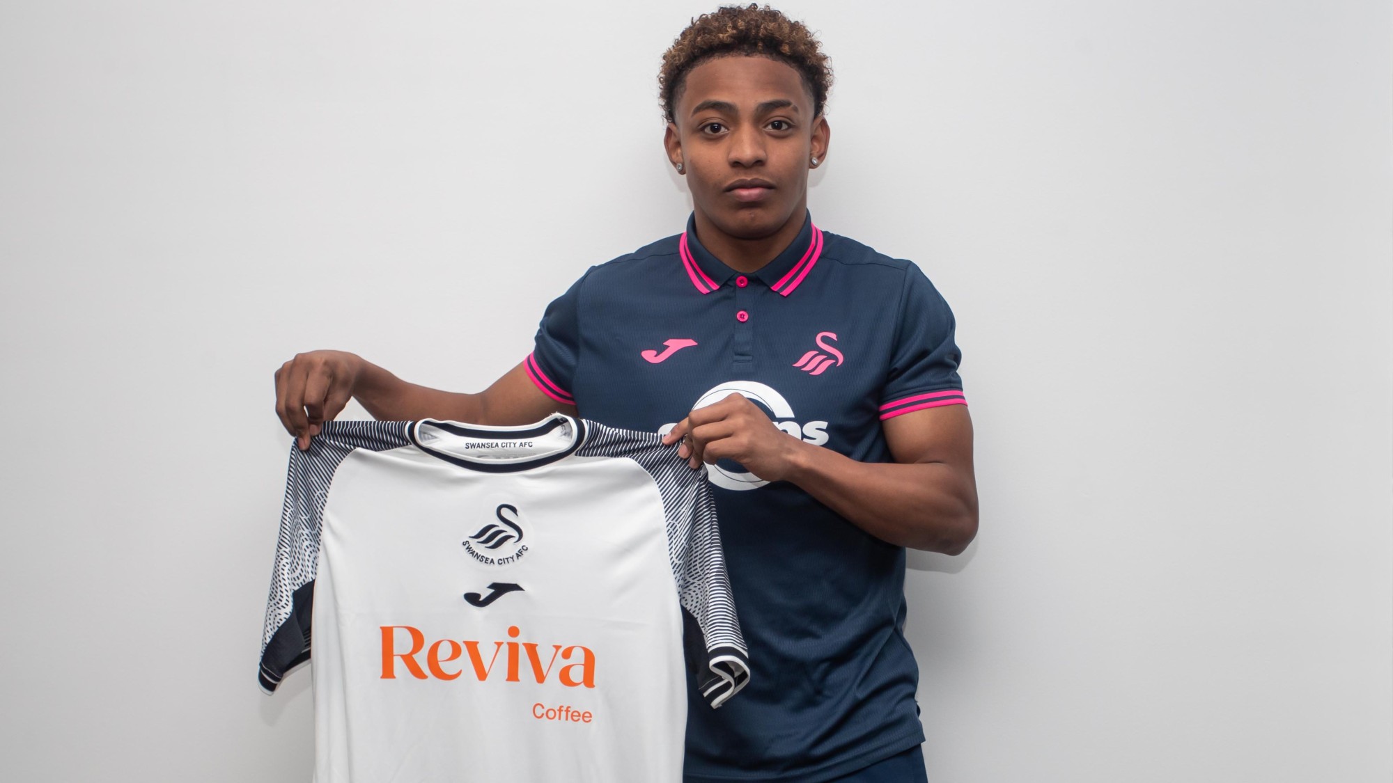 Aimar Govea signs first professional contract at Swansea City | Swansea