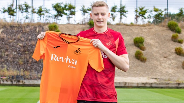 Swansea City sign goalkeeper Nathan Broome | Swansea