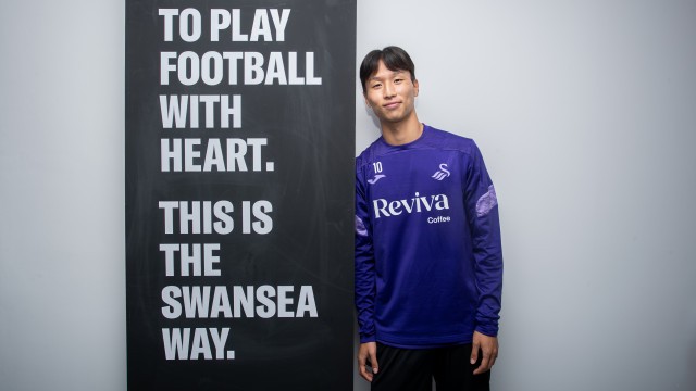 Swansea City seal signing of Eom Ji-sung | Swansea