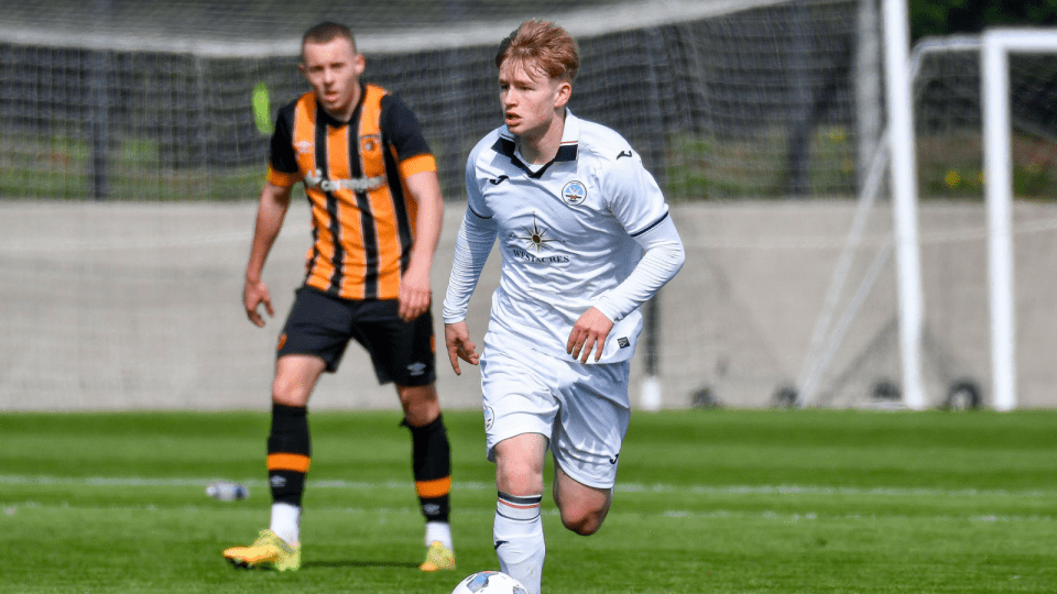 Midfielder Dan Watts Signs First Professional Contract | Swansea