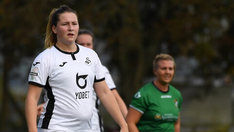 Swansea City Ladies 16x9 Chloe Chivers | Swansea